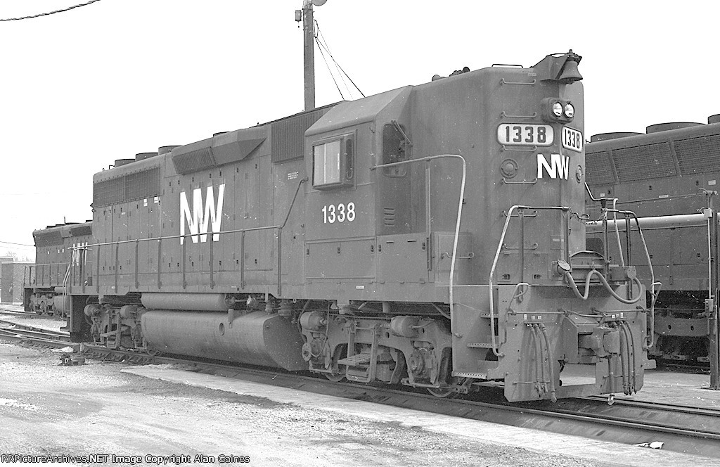 NW GP40 1338